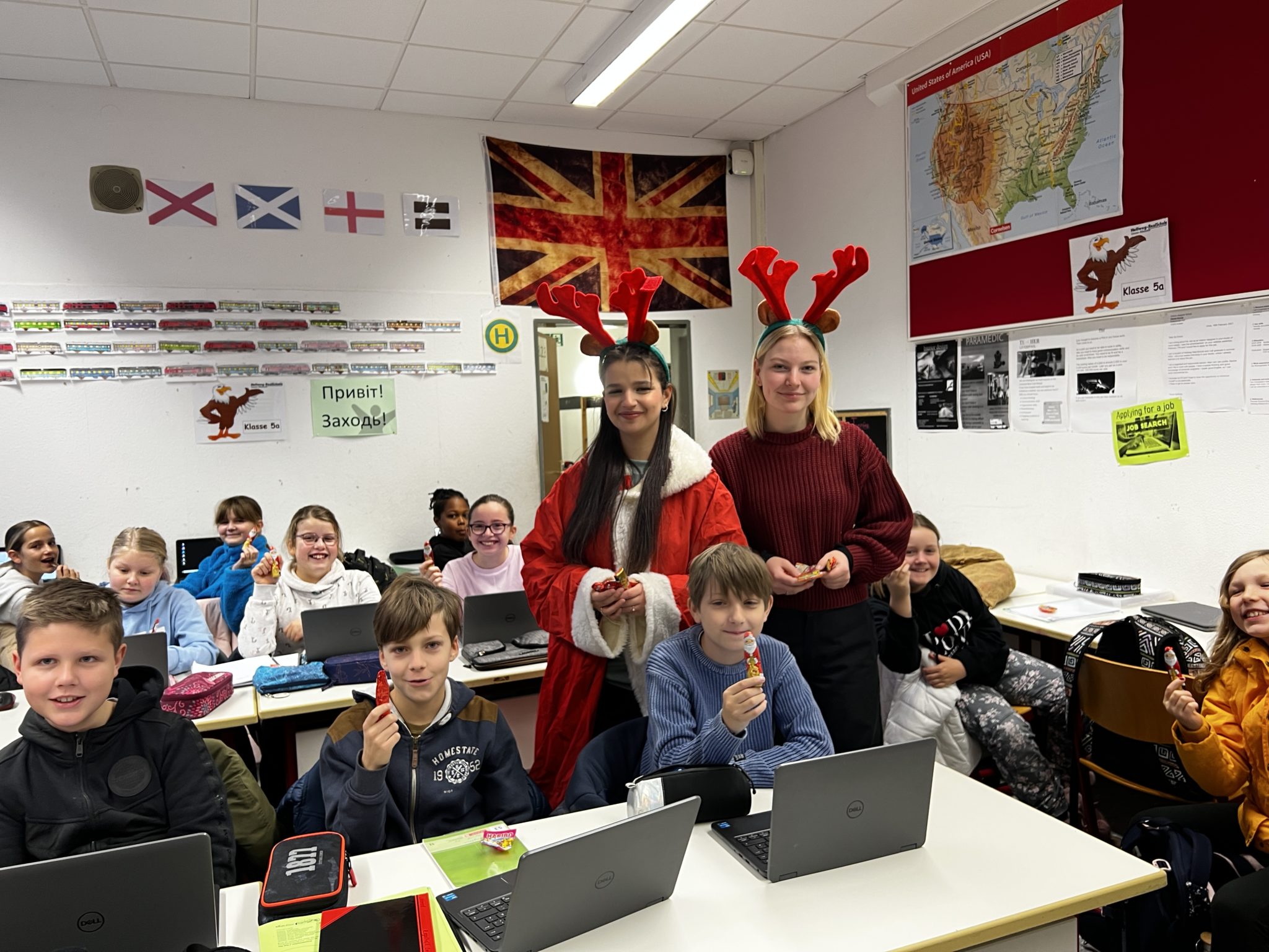 Der Nikolaus besucht die HRS - Hellweg RealSchule Unna Massen